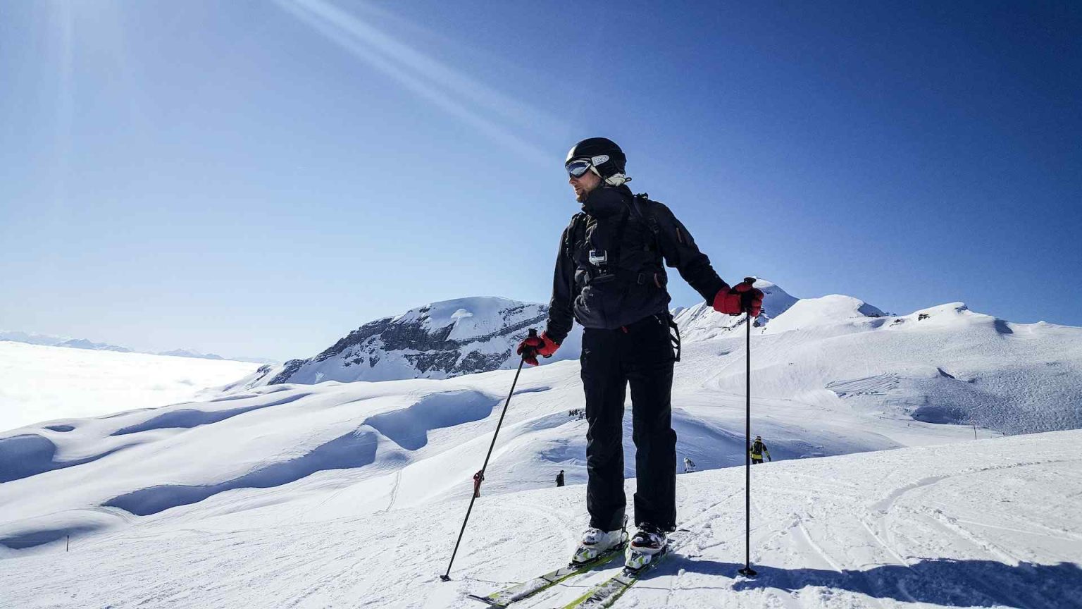 Carving Skis Vs All-Mountain: What's The Difference?